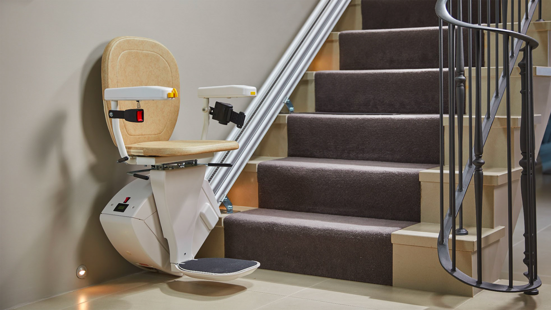 Montascale elettrico: come rendere accessibile un piccolo appartamento ...